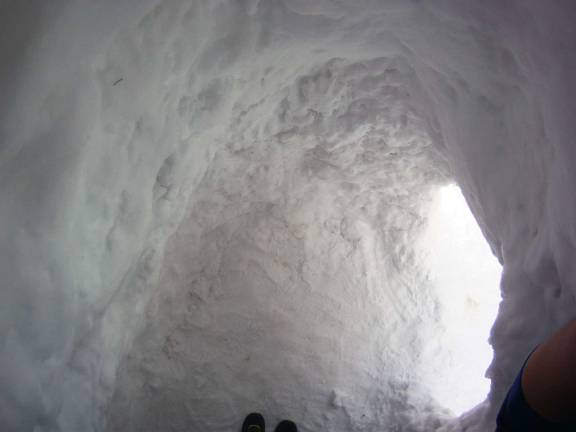 To build an igloo
