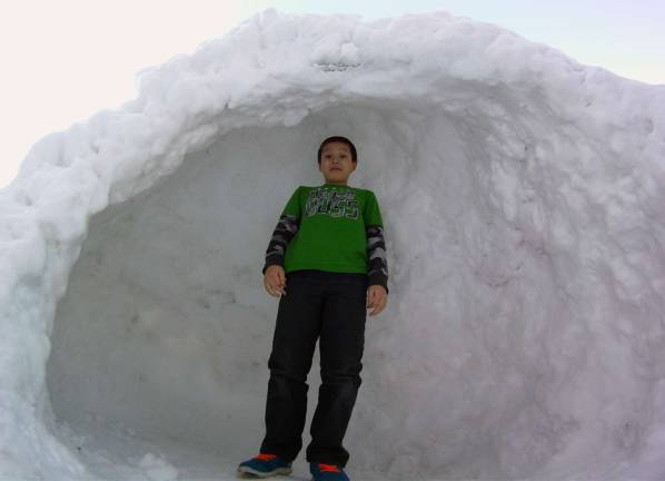 To build an igloo